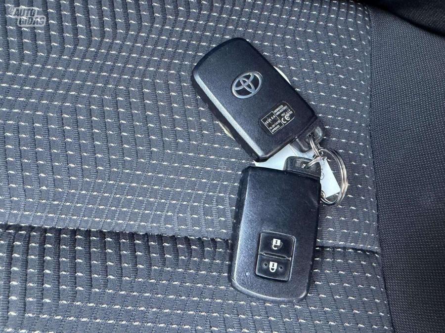 Balts Toyota Auris 2014 Viļņa, ar dzinēja tilpumu 1.80 L un nobraukumu 239 tūkst. km par 9200 €, foto 24 vietnē AUTOMOTO.COM.LV