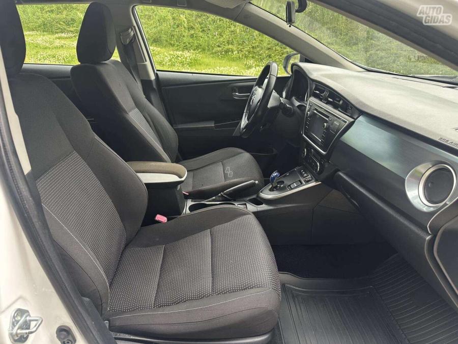 Balts Toyota Auris 2014 Viļņa, ar dzinēja tilpumu 1.80 L un nobraukumu 239 tūkst. km par 9200 €, foto 30 vietnē AUTOMOTO.COM.LV