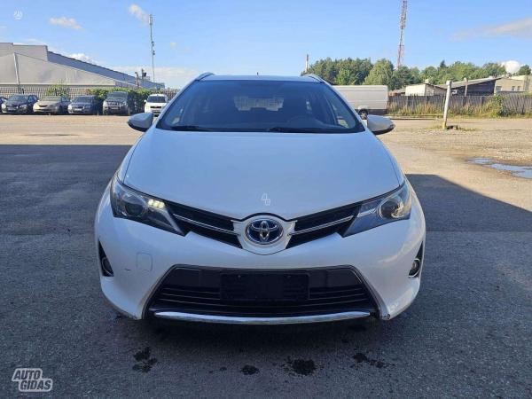 Balts Toyota Auris 2014 Viļņa, ar dzinēja tilpumu 1.80 L un nobraukumu 295 tūkst. km par 6900 €, foto 2 vietnē AUTOMOTO.COM.LV