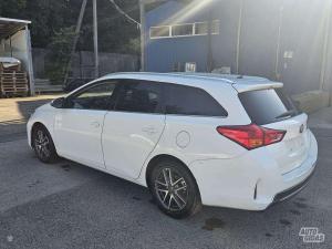 White Toyota Auris 2014 in Vilnius, with an engine capacity of 1.80 L and mileage of 295 thousand km for 6900 €, photo 6 on AUTOMOTO.COM.LV
