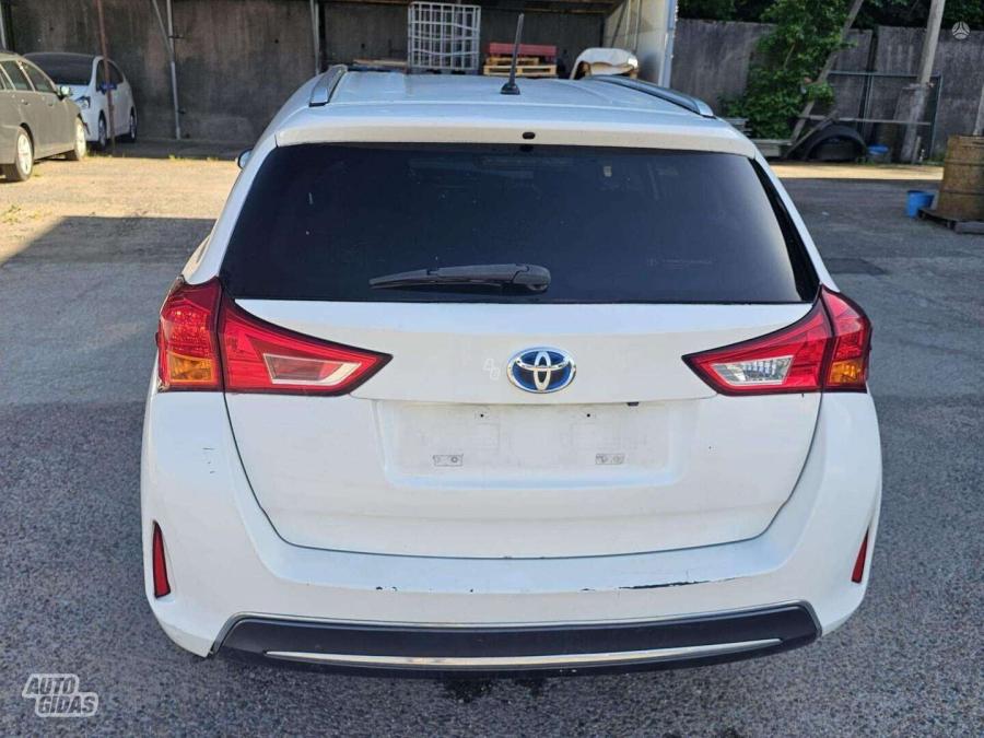 White Toyota Auris 2014 in Vilnius, with an engine capacity of 1.80 L and mileage of 295 thousand km for 6900 €, photo 8 on AUTOMOTO.COM.LV