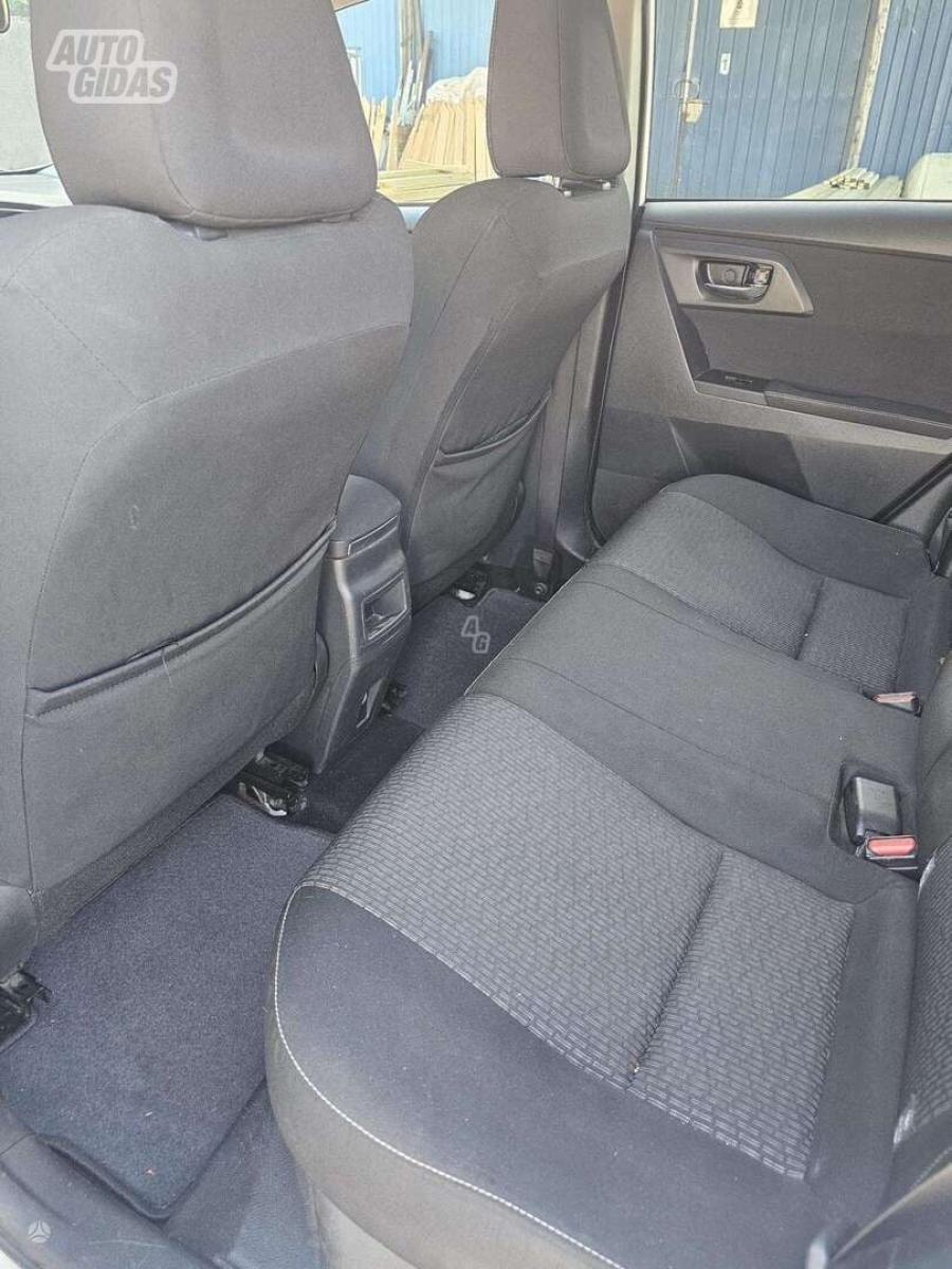 White Toyota Auris 2014 in Vilnius, with an engine capacity of 1.80 L and mileage of 295 thousand km for 6900 €, photo 17 on AUTOMOTO.COM.LV