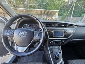 White Toyota Auris 2014 in Vilnius, with an engine capacity of 1.80 L and mileage of 295 thousand km for 6900 €, photo 20 on AUTOMOTO.COM.LV