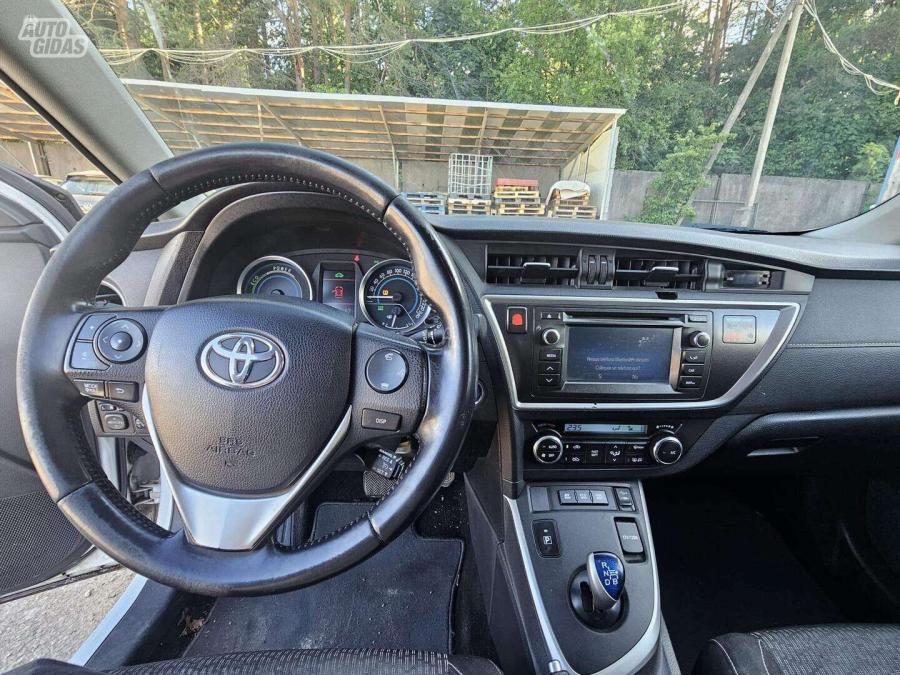 White Toyota Auris 2014 in Vilnius, with an engine capacity of 1.80 L and mileage of 295 thousand km for 6900 €, photo 20 on AUTOMOTO.COM.LV