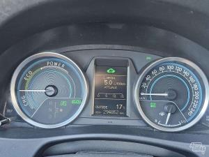 White Toyota Auris 2014 in Vilnius, with an engine capacity of 1.80 L and mileage of 295 thousand km for 6900 €, photo 21 on AUTOMOTO.COM.LV