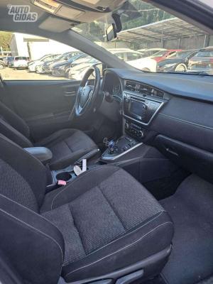 White Toyota Auris 2014 in Vilnius, with an engine capacity of 1.80 L and mileage of 295 thousand km for 6900 €, photo 23 on AUTOMOTO.COM.LV