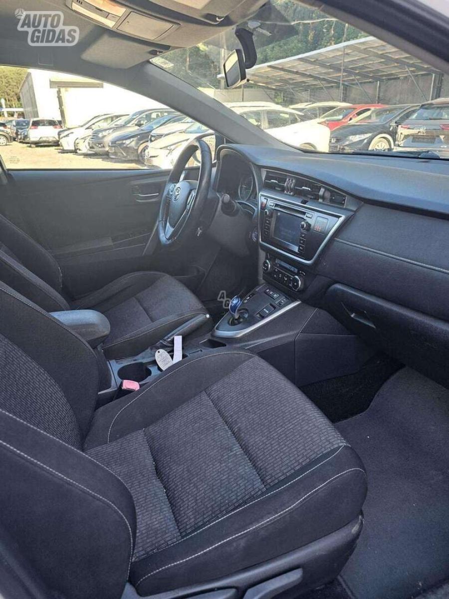 White Toyota Auris 2014 in Vilnius, with an engine capacity of 1.80 L and mileage of 295 thousand km for 6900 €, photo 23 on AUTOMOTO.COM.LV