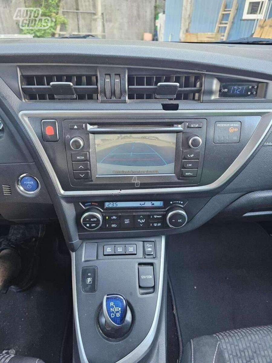 White Toyota Auris 2014 in Vilnius, with an engine capacity of 1.80 L and mileage of 295 thousand km for 6900 €, photo 24 on AUTOMOTO.COM.LV