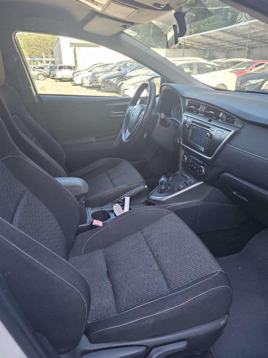 Balts Toyota Auris 2014 Viļņa, ar dzinēja tilpumu 1.80 L un nobraukumu 295 tūkst. km par 6900 €, foto 15 vietnē AUTOMOTO.COM.LV