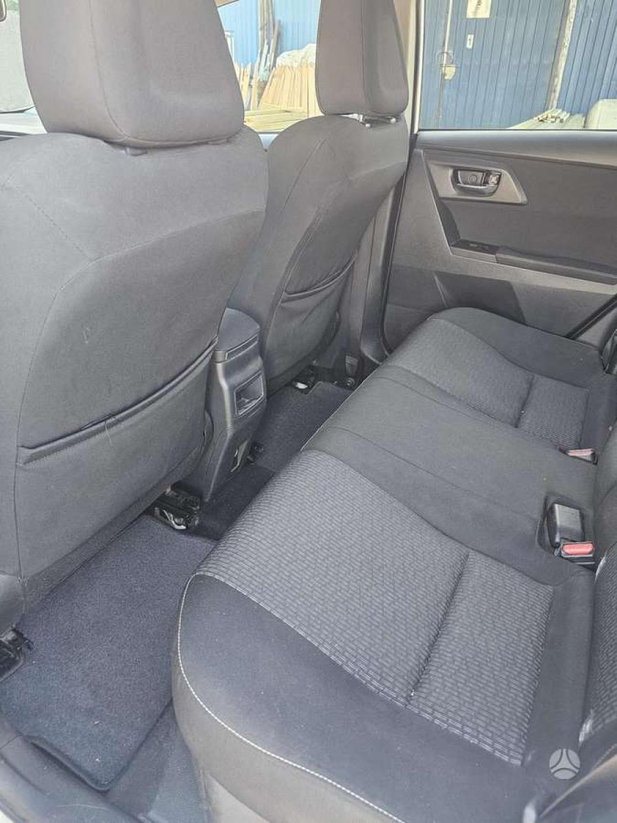 Balts Toyota Auris 2014 Viļņa, ar dzinēja tilpumu 1.80 L un nobraukumu 295 tūkst. km par 6900 €, foto 17 vietnē AUTOMOTO.COM.LV