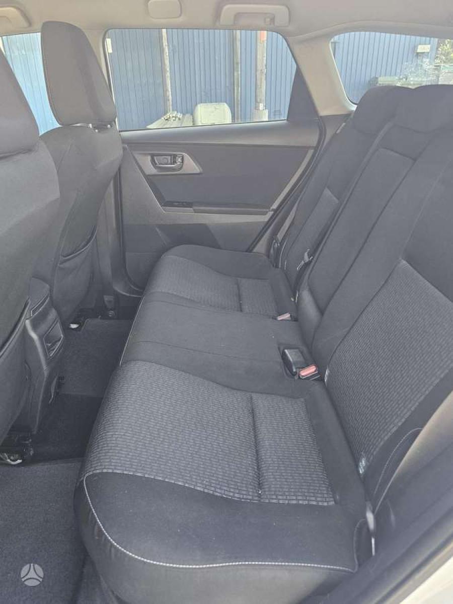Balts Toyota Auris 2014 Viļņa, ar dzinēja tilpumu 1.80 L un nobraukumu 295 tūkst. km par 6900 €, foto 18 vietnē AUTOMOTO.COM.LV