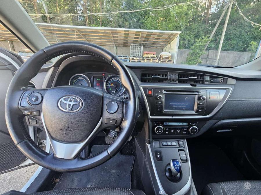 Balts Toyota Auris 2014 Viļņa, ar dzinēja tilpumu 1.80 L un nobraukumu 295 tūkst. km par 6900 €, foto 20 vietnē AUTOMOTO.COM.LV