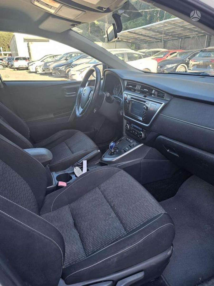 Balts Toyota Auris 2014 Viļņa, ar dzinēja tilpumu 1.80 L un nobraukumu 295 tūkst. km par 6900 €, foto 23 vietnē AUTOMOTO.COM.LV