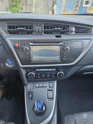 Balts Toyota Auris 2014 Viļņa, ar dzinēja tilpumu 1.80 L un nobraukumu 295 tūkst. km par 6900 €, foto 24 vietnē AUTOMOTO.COM.LV