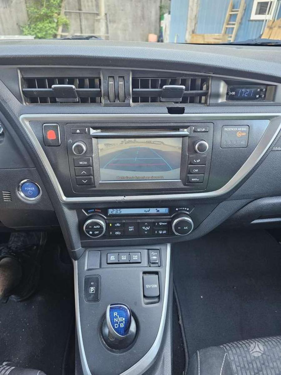 Balts Toyota Auris 2014 Viļņa, ar dzinēja tilpumu 1.80 L un nobraukumu 295 tūkst. km par 6900 €, foto 24 vietnē AUTOMOTO.COM.LV