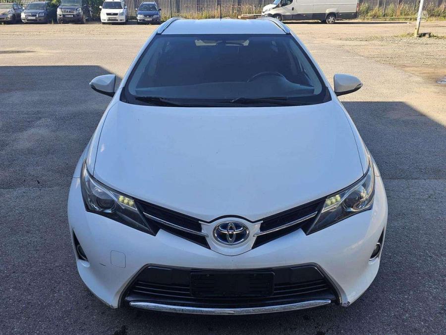 Balts Toyota Auris 2014 Viļņa, ar dzinēja tilpumu 1.80 L un nobraukumu 295 tūkst. km par 6900 €, foto 4 vietnē AUTOMOTO.COM.LV