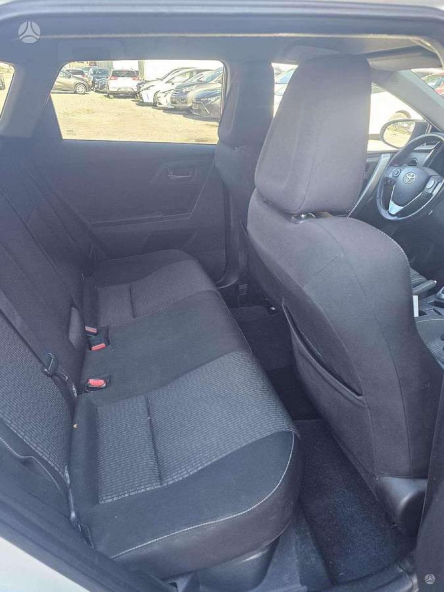 Balts Toyota Auris 2014 Viļņa, ar dzinēja tilpumu 1.80 L un nobraukumu 295 tūkst. km par 6900 €, foto 16 vietnē AUTOMOTO.COM.LV