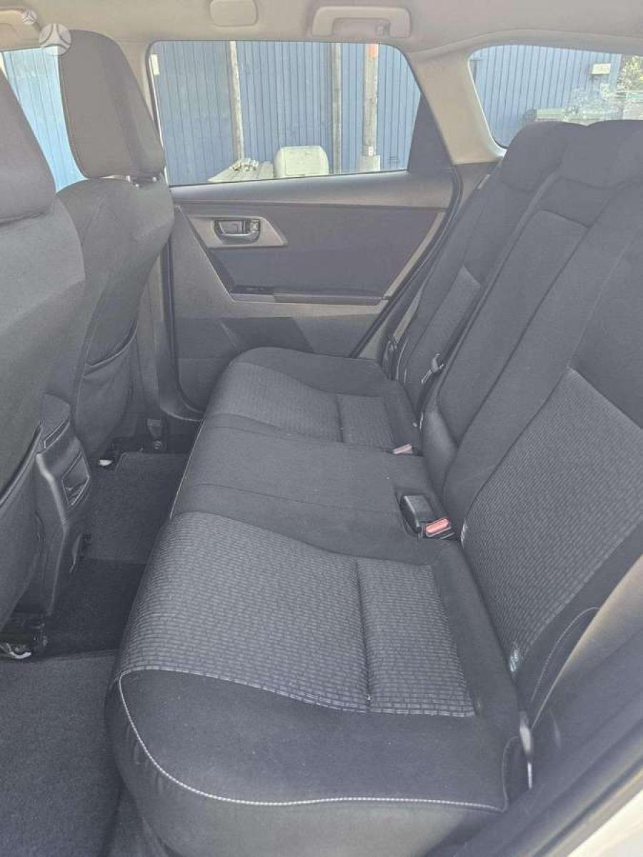 Balts Toyota Auris 2014 Viļņa, ar dzinēja tilpumu 1.80 L un nobraukumu 295 tūkst. km par 6900 €, foto 18 vietnē AUTOMOTO.COM.LV