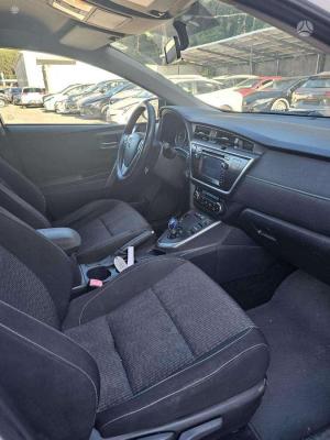 Balts Toyota Auris 2014 Viļņa, ar dzinēja tilpumu 1.80 L un nobraukumu 295 tūkst. km par 6900 €, foto 23 vietnē AUTOMOTO.COM.LV