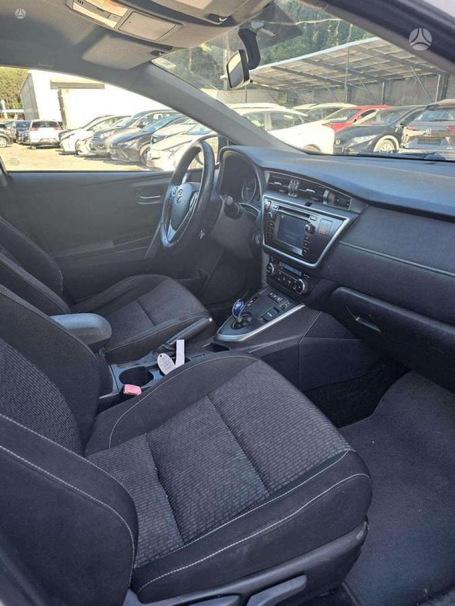 Balts Toyota Auris 2014 Viļņa, ar dzinēja tilpumu 1.80 L un nobraukumu 295 tūkst. km par 6900 €, foto 23 vietnē AUTOMOTO.COM.LV