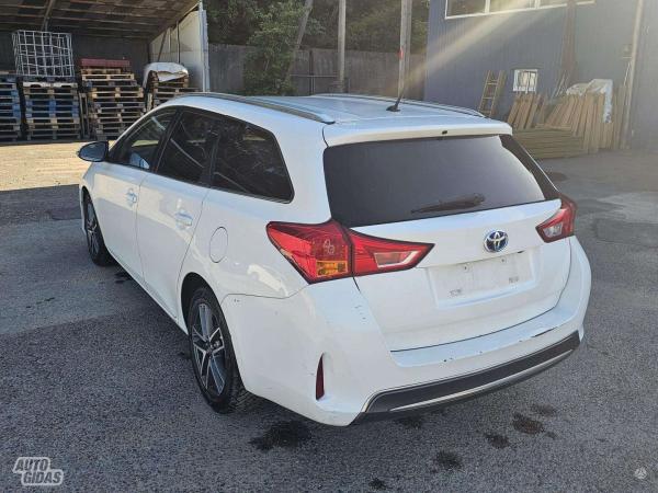 White Toyota Auris 2014 in Vilnius, with an engine capacity of 1.80 L and mileage of 295 thousand km for 5950 €, photo 6 on AUTOMOTO.COM.LV