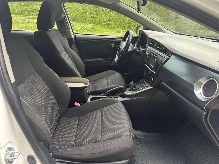 Balts Toyota Auris 2014 Viļņa, ar dzinēja tilpumu 1.80 L un nobraukumu 239 tūkst. km par 8950 €, foto 30 vietnē AUTOMOTO.COM.LV