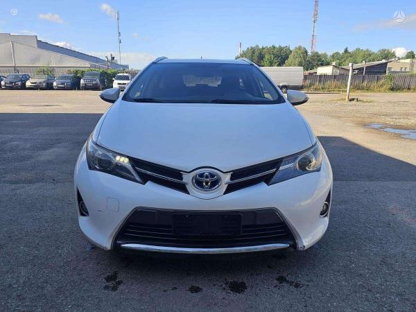 Balts Toyota Auris 2014 Viļņa, ar dzinēja tilpumu 1.80 L un nobraukumu 295 tūkst. km par 5950 €, foto 2 vietnē AUTOMOTO.COM.LV