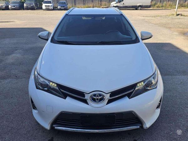 Balts Toyota Auris 2014 Viļņa, ar dzinēja tilpumu 1.80 L un nobraukumu 295 tūkst. km par 5950 €, foto 3 vietnē AUTOMOTO.COM.LV
