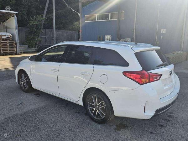 Balts Toyota Auris 2014 Viļņa, ar dzinēja tilpumu 1.80 L un nobraukumu 295 tūkst. km par 5950 €, foto 5 vietnē AUTOMOTO.COM.LV