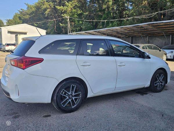 Balts Toyota Auris 2014 Viļņa, ar dzinēja tilpumu 1.80 L un nobraukumu 295 tūkst. km par 5950 €, foto 9 vietnē AUTOMOTO.COM.LV