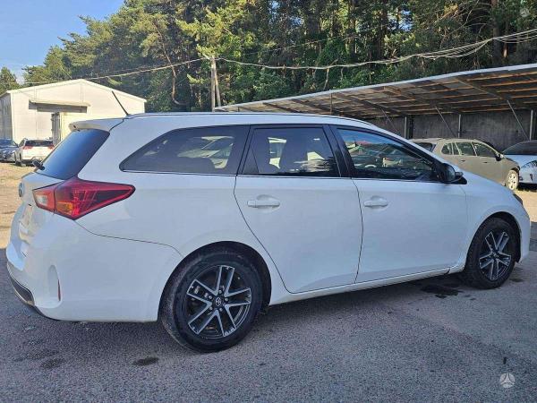 Balts Toyota Auris 2014 Viļņa, ar dzinēja tilpumu 1.80 L un nobraukumu 295 tūkst. km par 5950 €, foto 10 vietnē AUTOMOTO.COM.LV