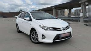 White Toyota Auris 2014 in Vilnius, with an engine capacity of 1.80 L and mileage of 215 thousand km for 7200 €, photo 6 on AUTOMOTO.COM.LV