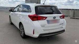 White Toyota Auris 2014 in Vilnius, with an engine capacity of 1.80 L and mileage of 215 thousand km for 7200 €, photo 8 on AUTOMOTO.COM.LV