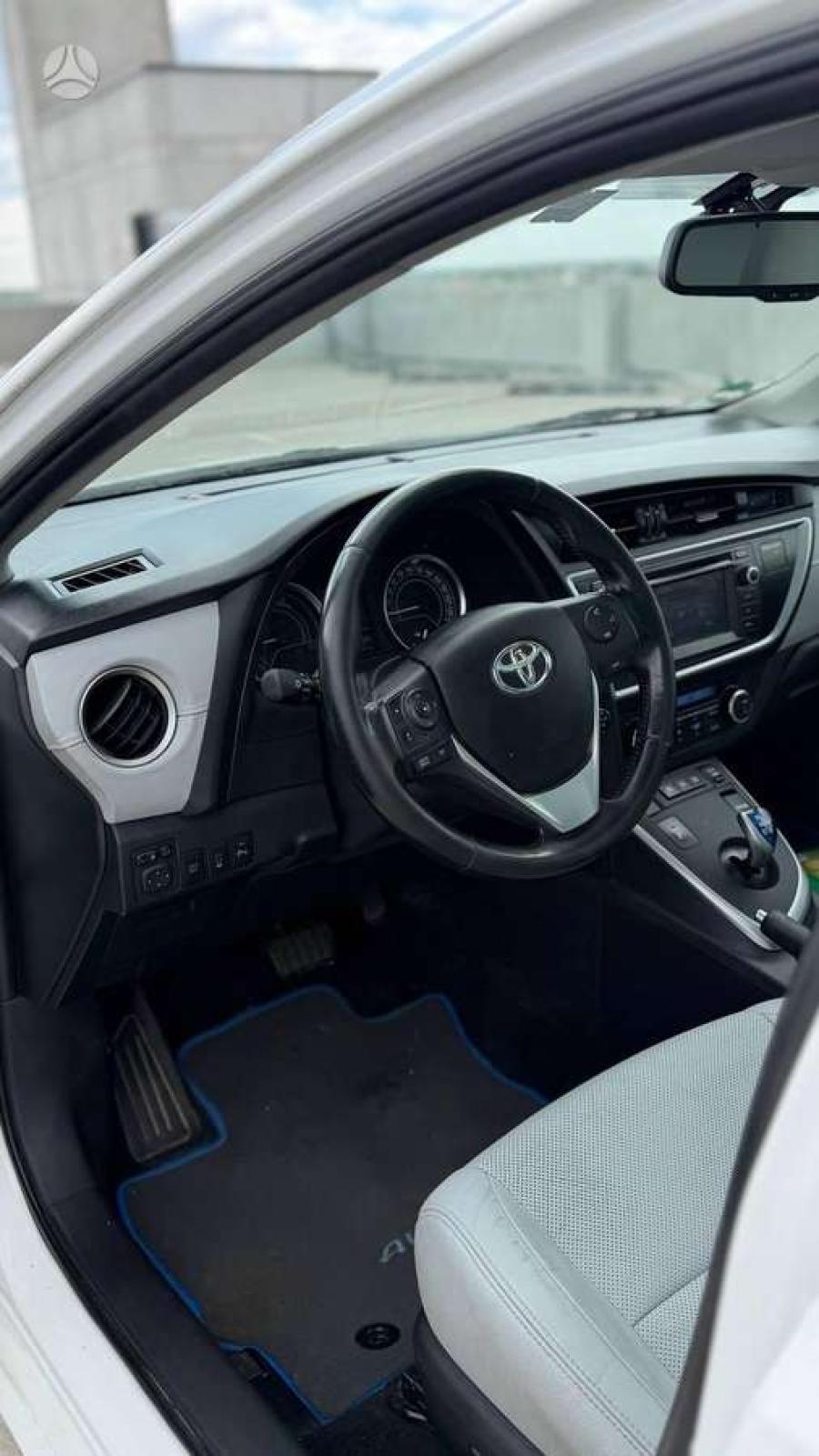 White Toyota Auris 2014 in Vilnius, with an engine capacity of 1.80 L and mileage of 215 thousand km for 7200 €, photo 9 on AUTOMOTO.COM.LV