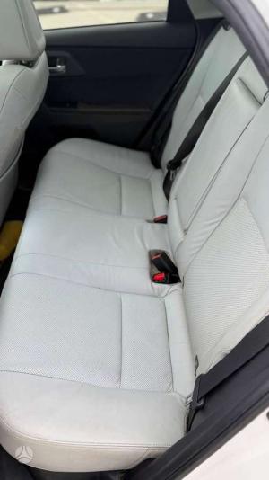 White Toyota Auris 2014 in Vilnius, with an engine capacity of 1.80 L and mileage of 215 thousand km for 7200 €, photo 11 on AUTOMOTO.COM.LV
