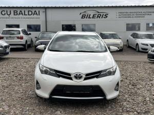 White Toyota Auris 2014 in Utena, with an engine capacity of 1.36 L and mileage of 280 thousand km for 4190 €, photo 6 on AUTOMOTO.COM.LV
