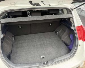 White Toyota Auris 2014 in Utena, with an engine capacity of 1.36 L and mileage of 280 thousand km for 4190 €, photo 11 on AUTOMOTO.COM.LV