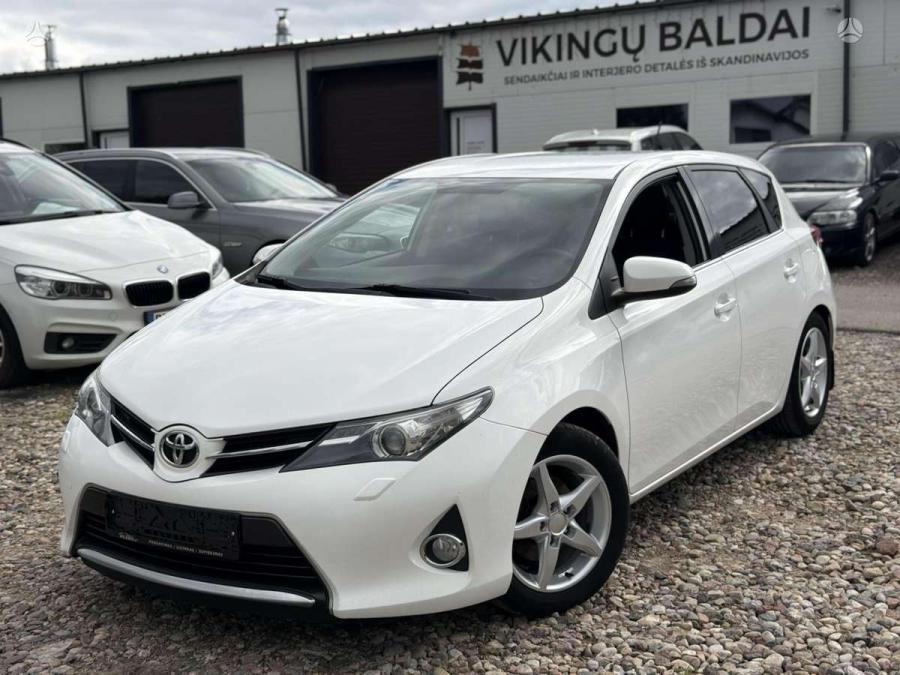 Balts Toyota Auris 2014 Utena, ar dzinēja tilpumu 1.36 L un nobraukumu 280 tūkst. km par 4190 €, foto 4 vietnē AUTOMOTO.COM.LV