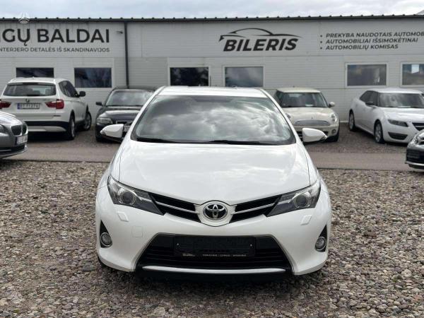 Balts Toyota Auris 2014 Utena, ar dzinēja tilpumu 1.36 L un nobraukumu 280 tūkst. km par 4190 €, foto 6 vietnē AUTOMOTO.COM.LV