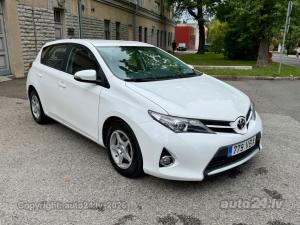 Balts Toyota Auris 2014 Tallina, ar dzinēja tilpumu 1.40 L un nobraukumu 215 tūkst. km par 6500 €, foto 4 vietnē AUTOMOTO.COM.LV