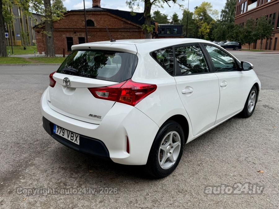Balts Toyota Auris 2014 Tallina, ar dzinēja tilpumu 1.40 L un nobraukumu 215 tūkst. km par 6500 €, foto 5 vietnē AUTOMOTO.COM.LV
