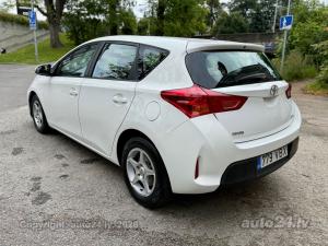 Balts Toyota Auris 2014 Tallina, ar dzinēja tilpumu 1.40 L un nobraukumu 215 tūkst. km par 6500 €, foto 7 vietnē AUTOMOTO.COM.LV