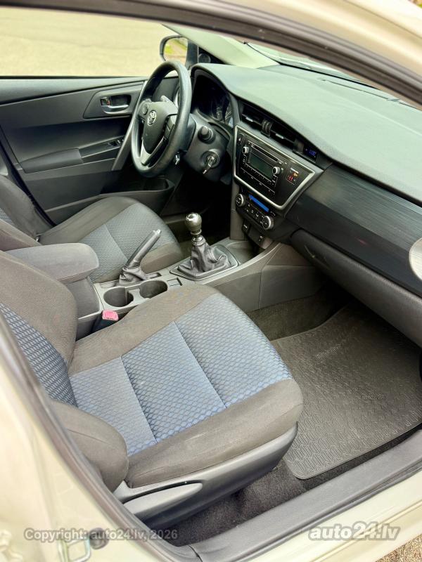 White Toyota Auris 2014 in Tallinn, with an engine capacity of 1.40 L and mileage of 215 thousand km for 6500 €, photo 10 on AUTOMOTO.COM.LV