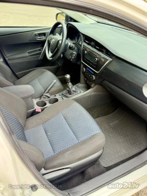 Balts Toyota Auris 2014 Tallina, ar dzinēja tilpumu 1.40 L un nobraukumu 215 tūkst. km par 6500 €, foto 10 vietnē AUTOMOTO.COM.LV