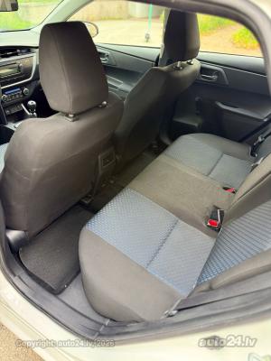 Balts Toyota Auris 2014 Tallina, ar dzinēja tilpumu 1.40 L un nobraukumu 215 tūkst. km par 6500 €, foto 11 vietnē AUTOMOTO.COM.LV