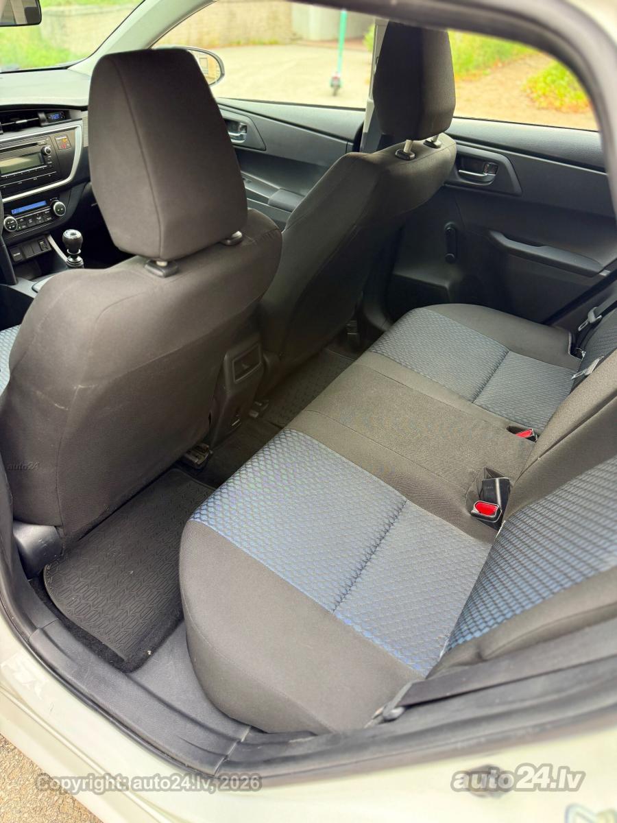 Balts Toyota Auris 2014 Tallina, ar dzinēja tilpumu 1.40 L un nobraukumu 215 tūkst. km par 6500 €, foto 11 vietnē AUTOMOTO.COM.LV