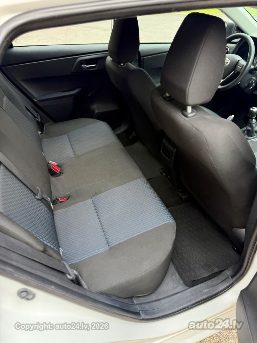 Balts Toyota Auris 2014 Tallina, ar dzinēja tilpumu 1.40 L un nobraukumu 215 tūkst. km par 6500 €, foto 12 vietnē AUTOMOTO.COM.LV