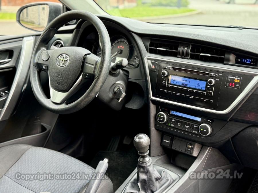 Balts Toyota Auris 2014 Tallina, ar dzinēja tilpumu 1.40 L un nobraukumu 215 tūkst. km par 6500 €, foto 14 vietnē AUTOMOTO.COM.LV