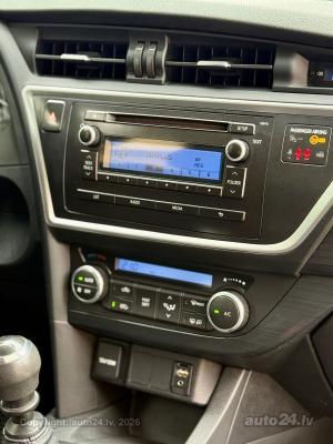 Balts Toyota Auris 2014 Tallina, ar dzinēja tilpumu 1.40 L un nobraukumu 215 tūkst. km par 6500 €, foto 15 vietnē AUTOMOTO.COM.LV