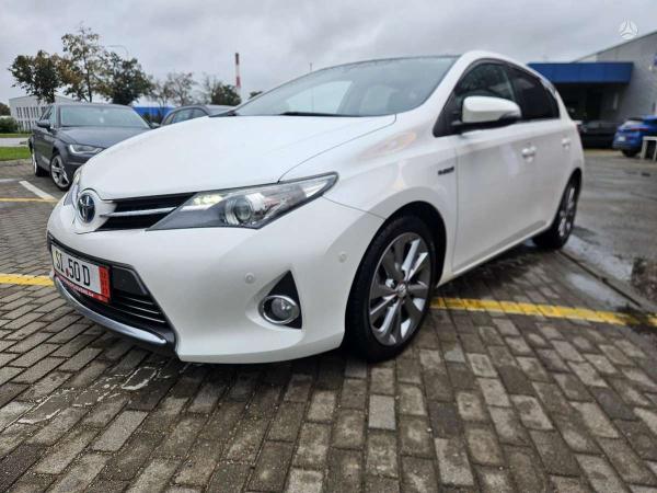 Balts Toyota Auris 2014 Šauļi, ar dzinēja tilpumu 1.80 L un nobraukumu 299 tūkst. km par 6700 €, foto 1 vietnē AUTOMOTO.COM.LV